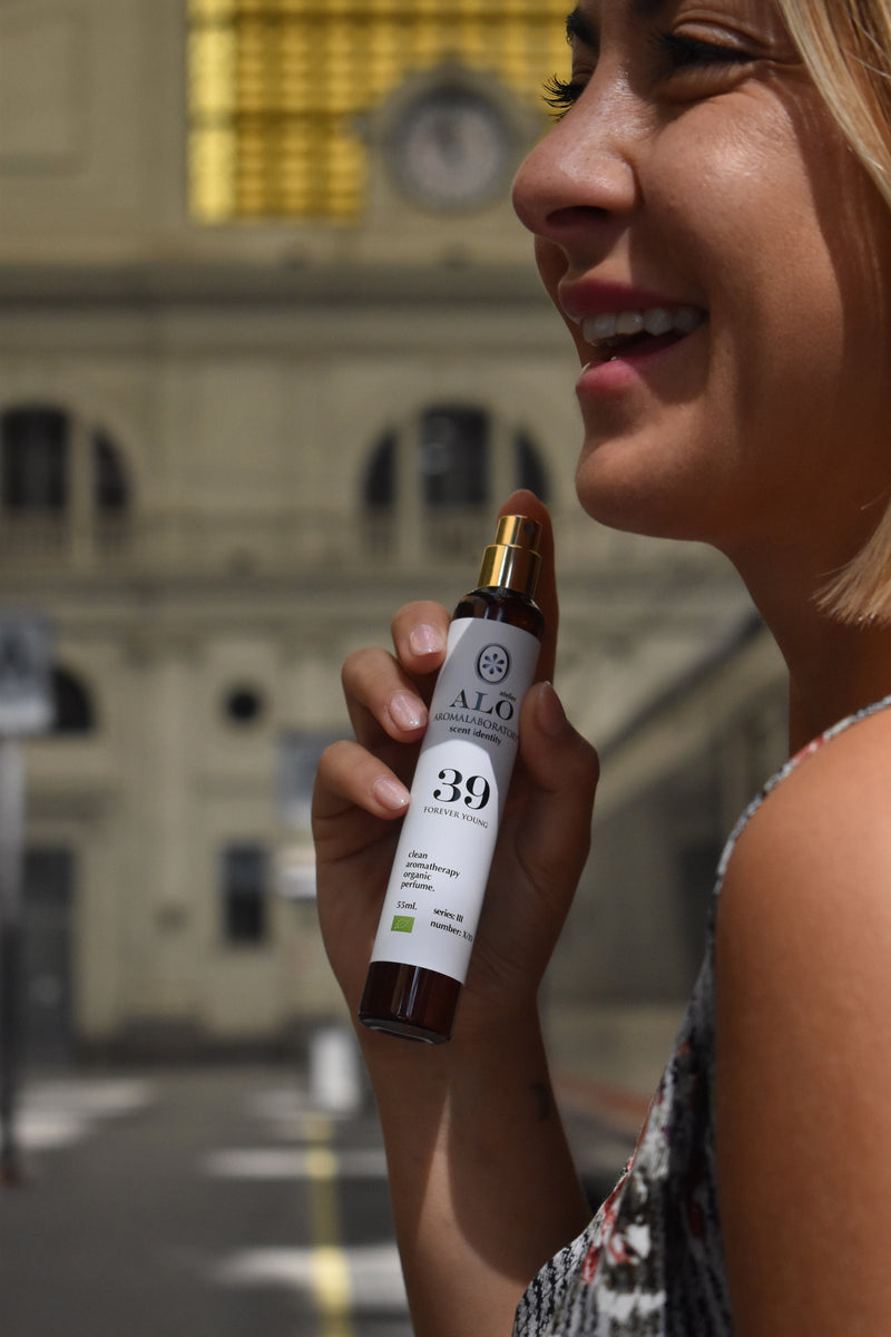 Light up your eco-friendly trip perfumed with 39. – AROMALABORATORY